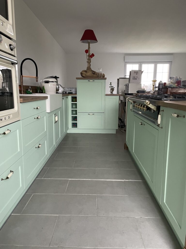 Cuisine traditionnelle en bois massif (Solesmes) - Cuisines Liebart